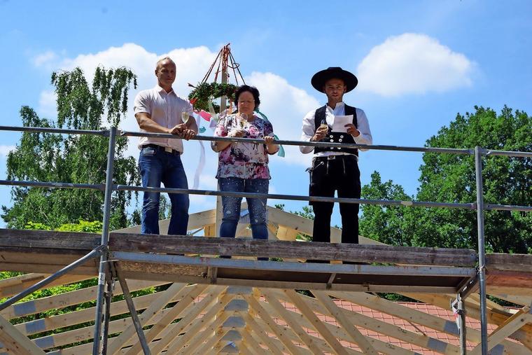 Richtfest an der Kleinen Grundschule - Felix Menzel Richtfest an der Kleinen Grundschule - Felix Menzel
